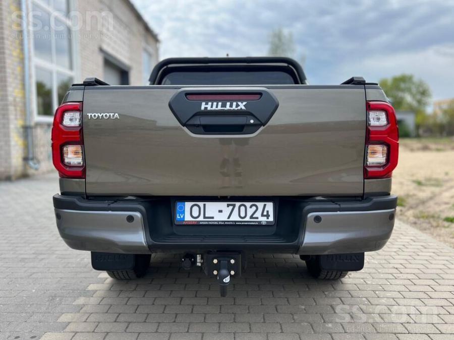 Pelēks Toyota Hilux 2026 Rīga, ar dzinēja tilpumu 2.80 L un nobraukumu 8 tūkst. km par 56750 €, foto 9 vietnē AUTOMOTO.COM.LV