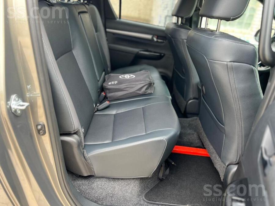Pelēks Toyota Hilux 2026 Rīga, ar dzinēja tilpumu 2.80 L un nobraukumu 8 tūkst. km par 56750 €, foto 18 vietnē AUTOMOTO.COM.LV
