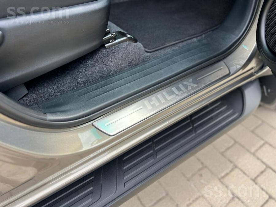 Pelēks Toyota Hilux 2026 Rīga, ar dzinēja tilpumu 2.80 L un nobraukumu 8 tūkst. km par 56750 €, foto 22 vietnē AUTOMOTO.COM.LV