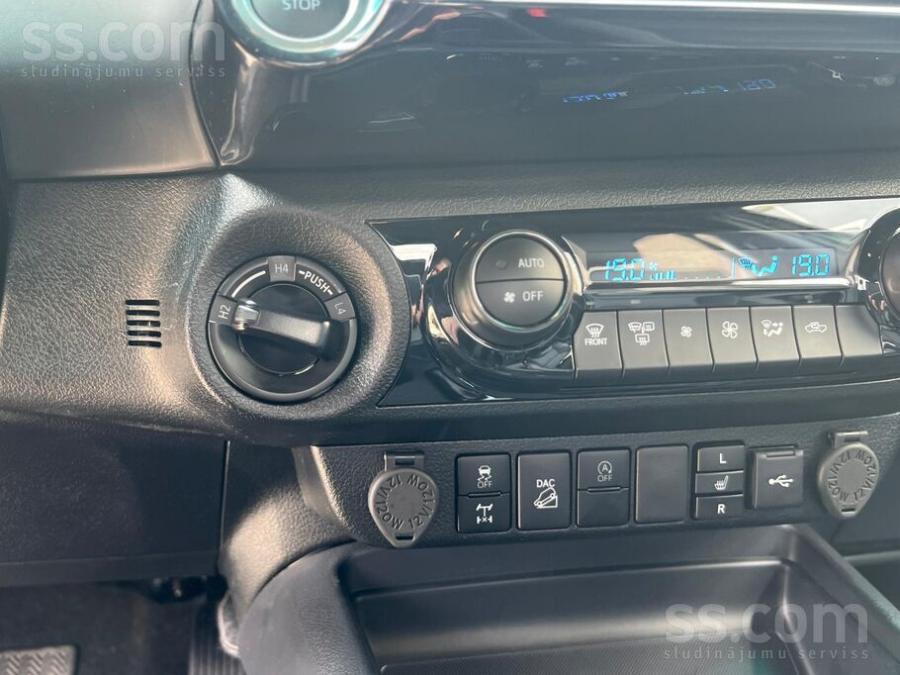 Pelēks Toyota Hilux 2026 Rīga, ar dzinēja tilpumu 2.80 L un nobraukumu 8 tūkst. km par 56750 €, foto 26 vietnē AUTOMOTO.COM.LV