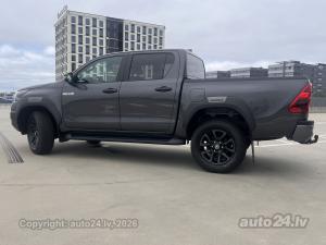 Grey Toyota Hilux 2026 in Tallinn, with an engine capacity of 2.80 L and mileage of 2 thousand km for 62990 €, photo 9 on AUTOMOTO.COM.LV