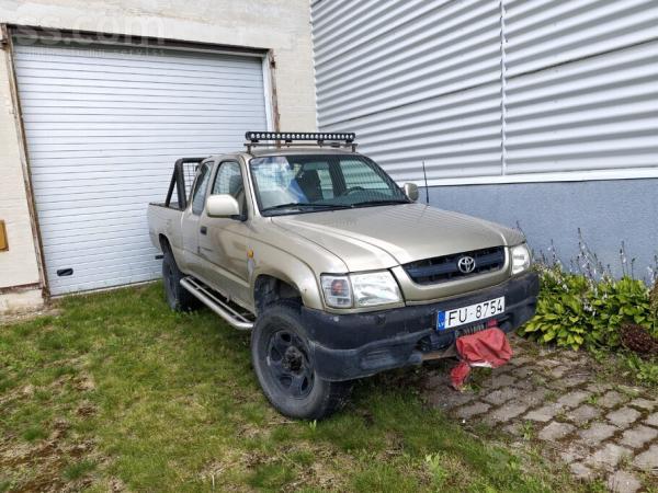 Grey Toyota Hilux 2003 in Jelgava, with an engine capacity of 2.50 L and mileage of 405 thousand km for 4500 €, photo 1 on AUTOMOTO.COM.LV