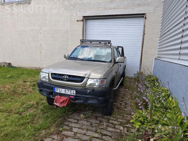 Grey Toyota Hilux 2003 in Jelgava, with an engine capacity of 2.50 L and mileage of 405 thousand km for 4500 €, photo 6 on AUTOMOTO.COM.LV