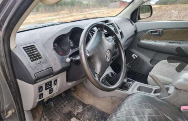Pelēks Toyota Hilux 2007 Rokiškis, ar dzinēja tilpumu 2.50 L un nobraukumu 457 tūkst. km par 5700 €, foto 5 vietnē AUTOMOTO.COM.LV