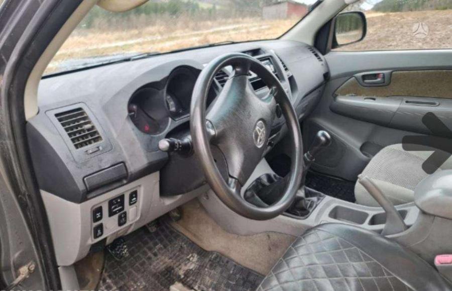 Pelēks Toyota Hilux 2007 Rokiškis, ar dzinēja tilpumu 2.50 L un nobraukumu 457 tūkst. km par 5700 €, foto 5 vietnē AUTOMOTO.COM.LV