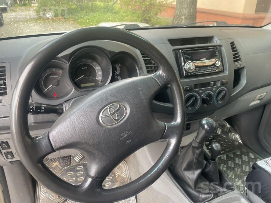 Pelēks Toyota Hilux 2007 Rīga, ar dzinēja tilpumu 2.50 L un nobraukumu 390 tūkst. km par 8800 €, foto 7 vietnē AUTOMOTO.COM.LV