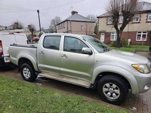 Pelēks Toyota Hilux 2009 Raseiniai, ar dzinēja tilpumu 2.98 L un nobraukumu 250 tūkst. km par 5500 €, foto  vietnē AUTOMOTO.COM.LV