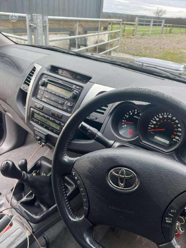 Pelēks Toyota Hilux 2010 Raseiniai, ar dzinēja tilpumu 2.98 L un nobraukumu 200 tūkst. km par 5700 €, foto 5 vietnē AUTOMOTO.COM.LV
