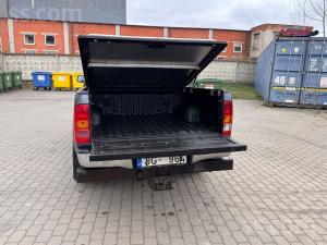 Grey Toyota Hilux 2011 in Riga, with an engine capacity of 3.00 L and mileage of 293 thousand km for 12800 €, photo 3 on AUTOMOTO.COM.LV