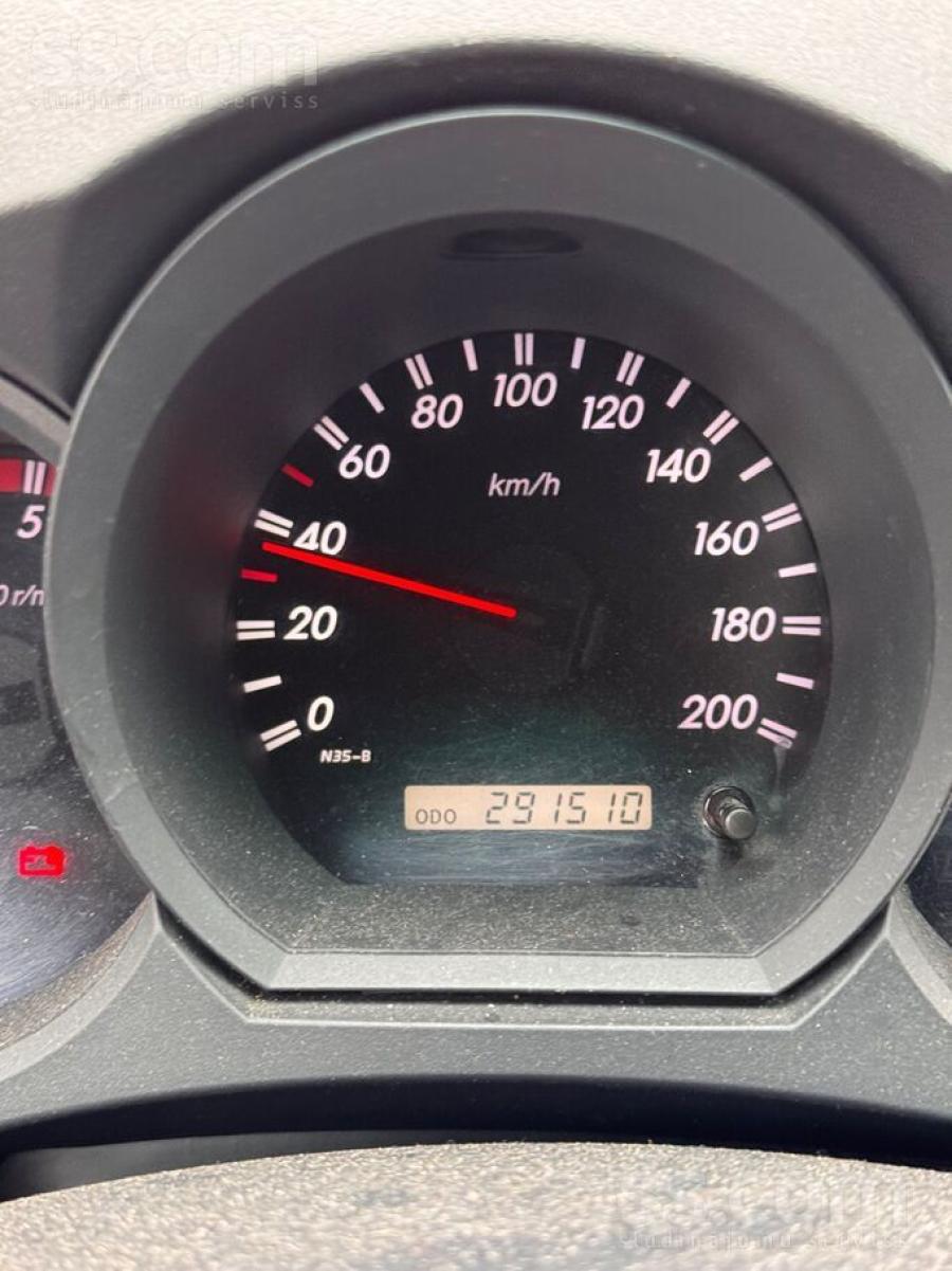 Grey Toyota Hilux 2011 in Riga, with an engine capacity of 3.00 L and mileage of 293 thousand km for 12800 €, photo 5 on AUTOMOTO.COM.LV