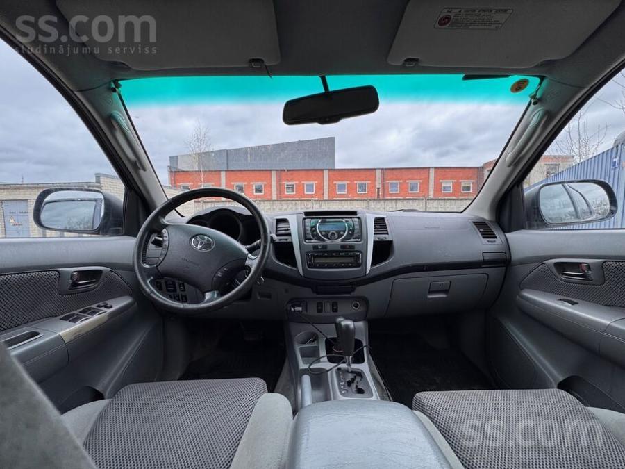 Grey Toyota Hilux 2011 in Riga, with an engine capacity of 3.00 L and mileage of 293 thousand km for 12800 €, photo 6 on AUTOMOTO.COM.LV