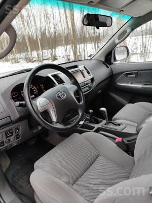 Pelēks Toyota Hilux 2012 Balvi, ar dzinēja tilpumu 3.00 L un nobraukumu 273 tūkst. km par 16300 €, foto  vietnē AUTOMOTO.COM.LV
