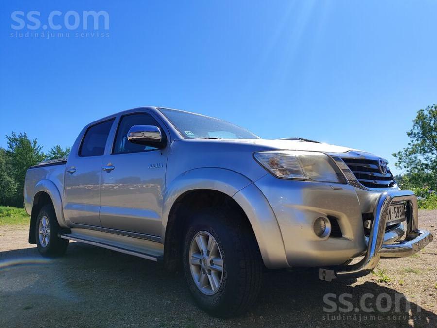 Pelēks Toyota Hilux 2012 Alūksne, ar dzinēja tilpumu 3.00 L un nobraukumu 273 tūkst. km par 16000 €, foto 1 vietnē AUTOMOTO.COM.LV