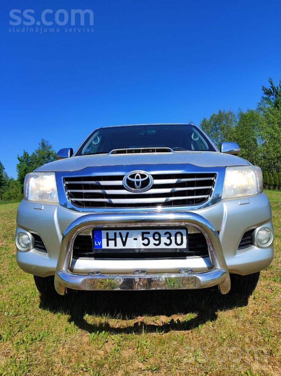 Pelēks Toyota Hilux 2012 Alūksne, ar dzinēja tilpumu 3.00 L un nobraukumu 273 tūkst. km par 16000 €, foto 3 vietnē AUTOMOTO.COM.LV