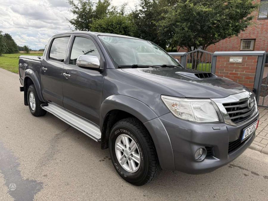 Pelēks Toyota Hilux 2012 Marijampole, ar dzinēja tilpumu 2.49 L un nobraukumu 245 tūkst. km par 12600 €, foto 1 vietnē AUTOMOTO.COM.LV