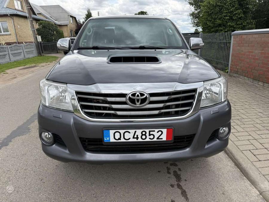 Pelēks Toyota Hilux 2012 Marijampole, ar dzinēja tilpumu 2.49 L un nobraukumu 245 tūkst. km par 12600 €, foto 4 vietnē AUTOMOTO.COM.LV