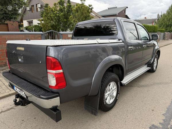 Pelēks Toyota Hilux 2012 Marijampole, ar dzinēja tilpumu 2.49 L un nobraukumu 245 tūkst. km par 12600 €, foto 4 vietnē AUTOMOTO.COM.LV
