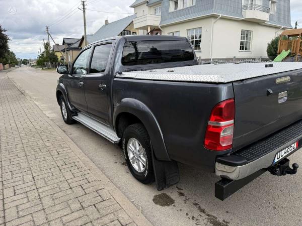 Pelēks Toyota Hilux 2012 Marijampole, ar dzinēja tilpumu 2.49 L un nobraukumu 245 tūkst. km par 12600 €, foto 5 vietnē AUTOMOTO.COM.LV