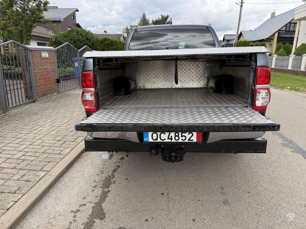 Pelēks Toyota Hilux 2012 Marijampole, ar dzinēja tilpumu 2.49 L un nobraukumu 245 tūkst. km par 12600 €, foto 7 vietnē AUTOMOTO.COM.LV