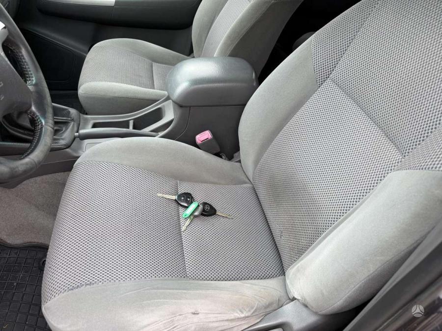 Pelēks Toyota Hilux 2012 Marijampole, ar dzinēja tilpumu 2.49 L un nobraukumu 245 tūkst. km par 12600 €, foto 9 vietnē AUTOMOTO.COM.LV