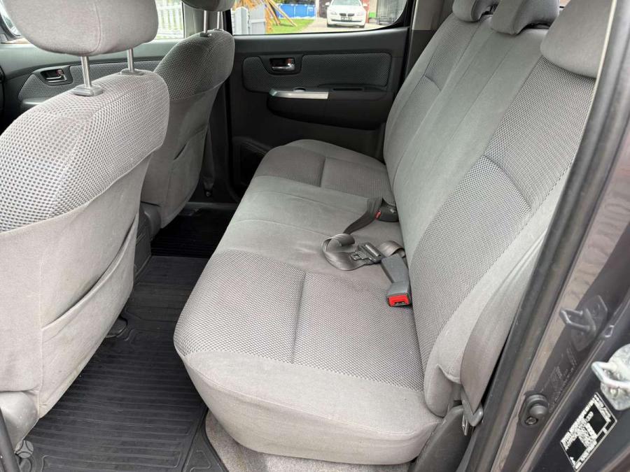 Pelēks Toyota Hilux 2012 Marijampole, ar dzinēja tilpumu 2.49 L un nobraukumu 245 tūkst. km par 12600 €, foto 10 vietnē AUTOMOTO.COM.LV