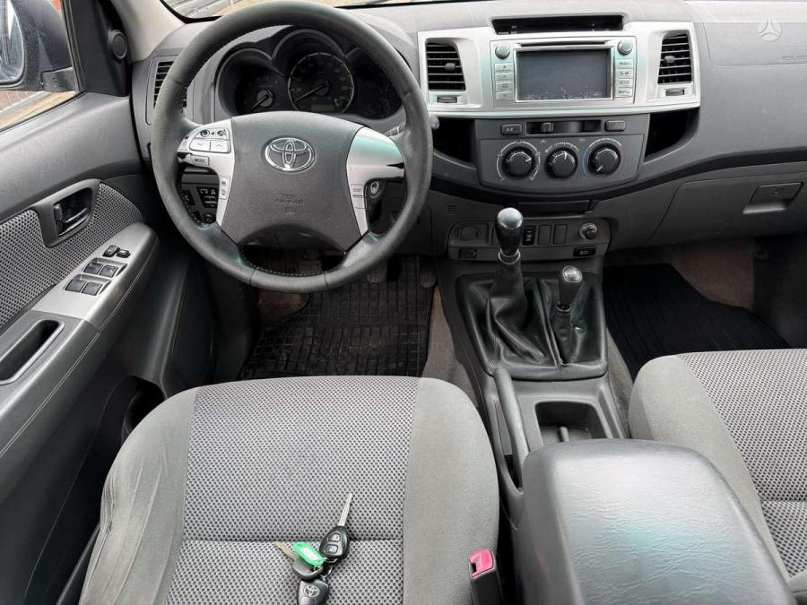 Pelēks Toyota Hilux 2012 Marijampole, ar dzinēja tilpumu 2.49 L un nobraukumu 245 tūkst. km par 12600 €, foto 11 vietnē AUTOMOTO.COM.LV