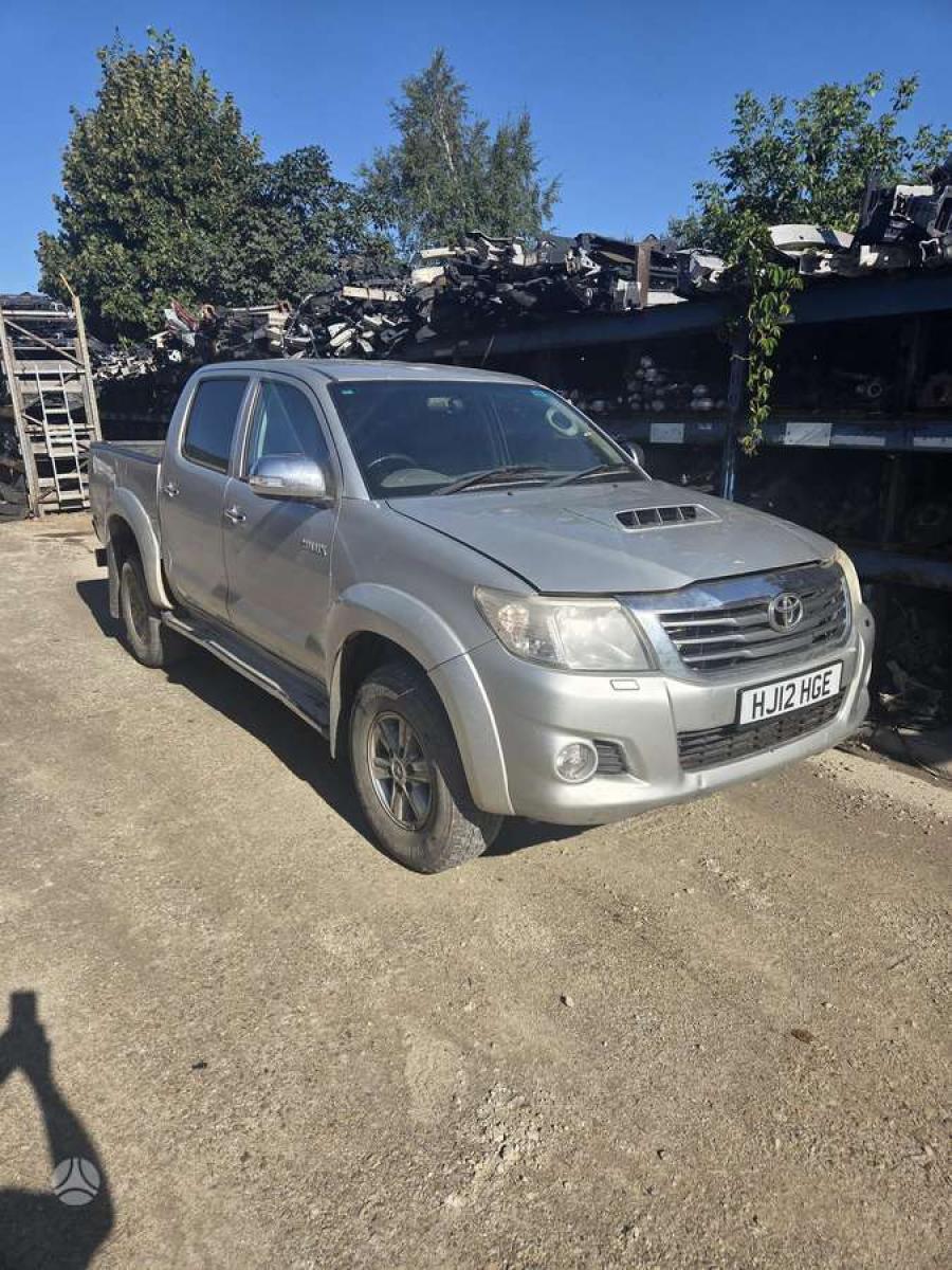 Pelēks Toyota Hilux 2012 Šauļi, ar dzinēja tilpumu 0.00 L un nobraukumu 342 tūkst. km par 3700 €, foto 3 vietnē AUTOMOTO.COM.LV