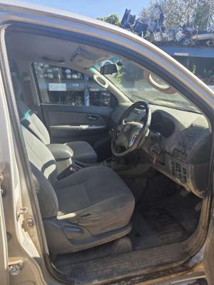 Pelēks Toyota Hilux 2012 Šauļi, ar dzinēja tilpumu 0.00 L un nobraukumu 342 tūkst. km par 3700 €, foto 7 vietnē AUTOMOTO.COM.LV