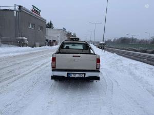 Grey Toyota Hilux 2013 in Vilnius, with an engine capacity of 2.49 L and mileage of 239 thousand km for 12700 €, photo 4 on AUTOMOTO.COM.LV