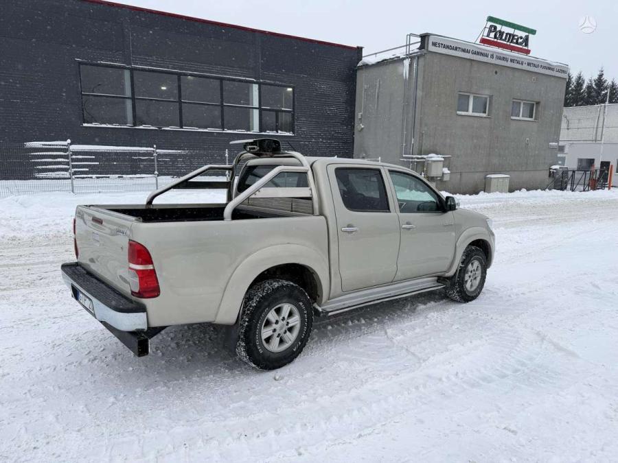 Grey Toyota Hilux 2013 in Vilnius, with an engine capacity of 2.49 L and mileage of 239 thousand km for 12700 €, photo 5 on AUTOMOTO.COM.LV
