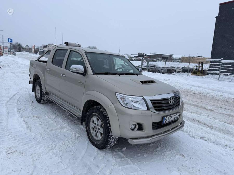 Grey Toyota Hilux 2013 in Vilnius, with an engine capacity of 2.49 L and mileage of 239 thousand km for 12700 €, photo 6 on AUTOMOTO.COM.LV