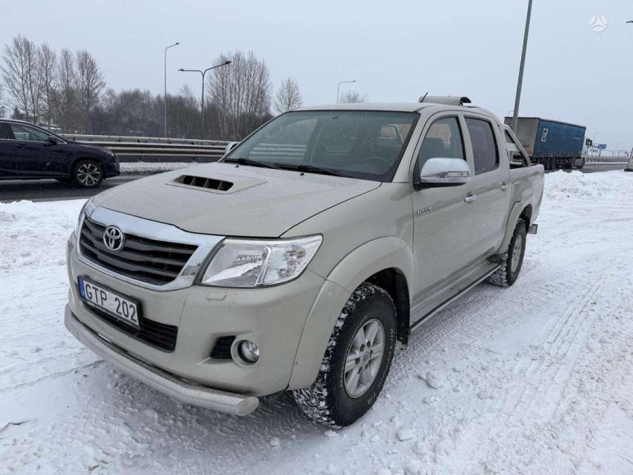 Grey Toyota Hilux 2013 in Vilnius, with an engine capacity of 2.49 L and mileage of 239 thousand km for 12700 €, photo 10 on AUTOMOTO.COM.LV