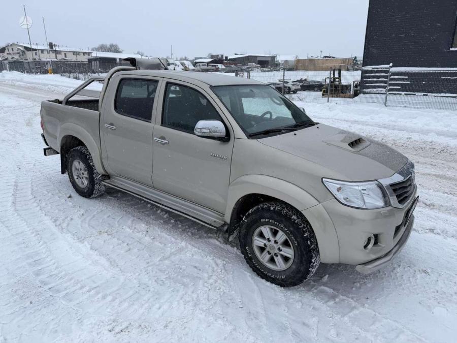 Grey Toyota Hilux 2013 in Vilnius, with an engine capacity of 2.49 L and mileage of 239 thousand km for 12700 €, photo 11 on AUTOMOTO.COM.LV