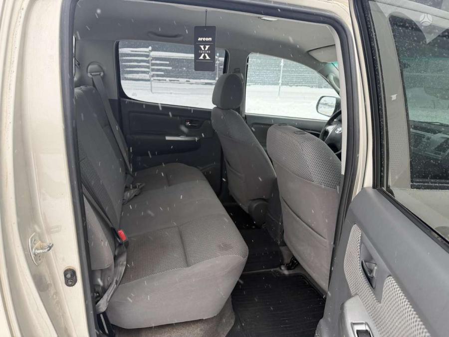 Grey Toyota Hilux 2013 in Vilnius, with an engine capacity of 2.49 L and mileage of 239 thousand km for 12700 €, photo 16 on AUTOMOTO.COM.LV