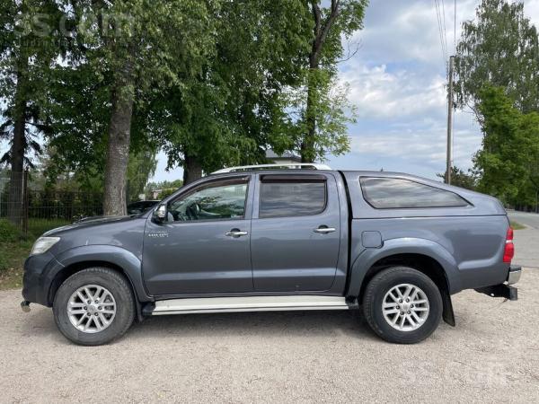 Grey Toyota Hilux 2013 in Riga, with an engine capacity of 3.00 L and mileage of 188 thousand km for 16890 €, photo 2 on AUTOMOTO.COM.LV