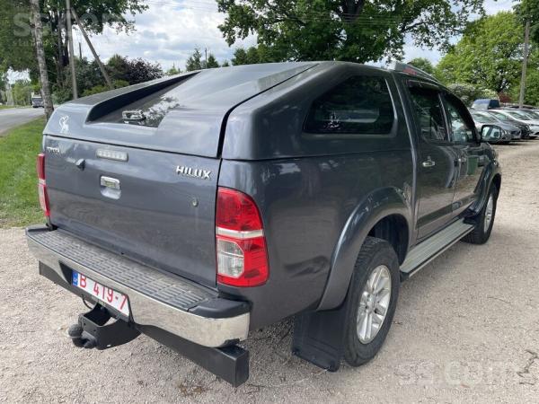 Grey Toyota Hilux 2013 in Riga, with an engine capacity of 3.00 L and mileage of 188 thousand km for 16890 €, photo 5 on AUTOMOTO.COM.LV