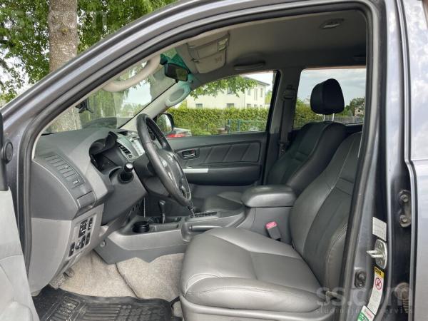 Grey Toyota Hilux 2013 in Riga, with an engine capacity of 3.00 L and mileage of 188 thousand km for 16890 €, photo 10 on AUTOMOTO.COM.LV