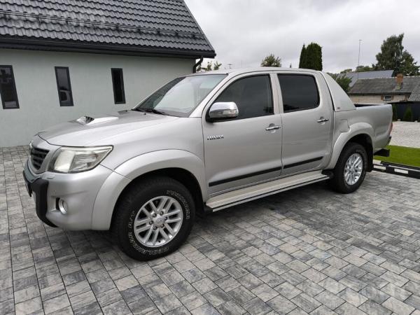 Тойота Хайлюкс 2013 в Лудза на AUTOMOTO.COM.LV Серый Тойота Хайлюкс 2013 в Лудза, объемом двигателя 3.00 л и пробегом 272 тыс. км за 16000 €, фото 3 на AUTOMOTO.COM.LV
