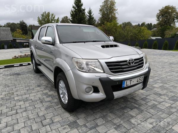 Тойота Хайлюкс 2013 в Лудза на AUTOMOTO.COM.LV Серый Тойота Хайлюкс 2013 в Лудза, объемом двигателя 3.00 л и пробегом 272 тыс. км за 16000 €, фото 4 на AUTOMOTO.COM.LV