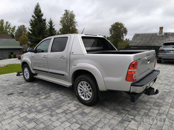 Тойота Хайлюкс 2013 в Лудза на AUTOMOTO.COM.LV Серый Тойота Хайлюкс 2013 в Лудза, объемом двигателя 3.00 л и пробегом 272 тыс. км за 16000 €, фото 9 на AUTOMOTO.COM.LV