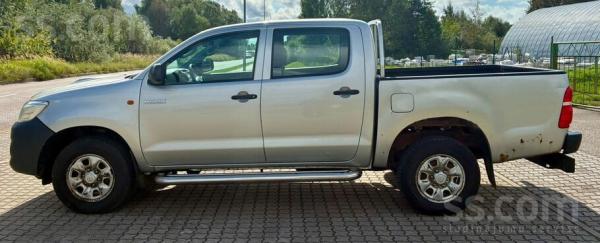 Grey Toyota Hilux 2013 in Ventspils, with an engine capacity of 2.50 L and mileage of 295 thousand km for 9000 €, photo 6 on AUTOMOTO.COM.LV