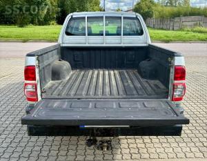 Grey Toyota Hilux 2013 in Ventspils, with an engine capacity of 2.50 L and mileage of 295 thousand km for 9000 €, photo 8 on AUTOMOTO.COM.LV