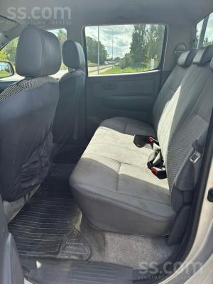 Grey Toyota Hilux 2013 in Ventspils, with an engine capacity of 2.50 L and mileage of 295 thousand km for 9000 €, photo 9 on AUTOMOTO.COM.LV