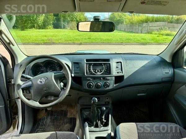 Grey Toyota Hilux 2013 in Ventspils, with an engine capacity of 2.50 L and mileage of 295 thousand km for 9000 €, photo 10 on AUTOMOTO.COM.LV