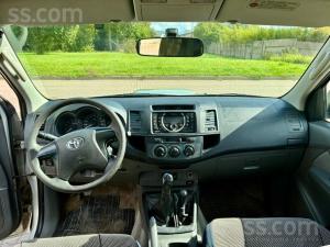 Grey Toyota Hilux 2013 in Ventspils, with an engine capacity of 2.50 L and mileage of 295 thousand km for 9000 €, photo 10 on AUTOMOTO.COM.LV
