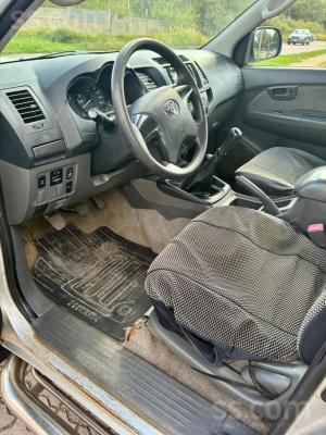 Grey Toyota Hilux 2013 in Ventspils, with an engine capacity of 2.50 L and mileage of 295 thousand km for 9000 €, photo 11 on AUTOMOTO.COM.LV