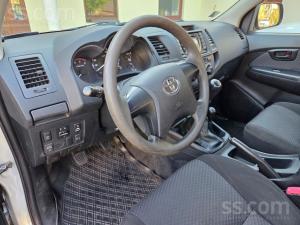 Grey Toyota Hilux 2014 in Riga, with an engine capacity of 2.50 L and mileage of 91 thousand km for 16000 €, photo 14 on AUTOMOTO.COM.LV