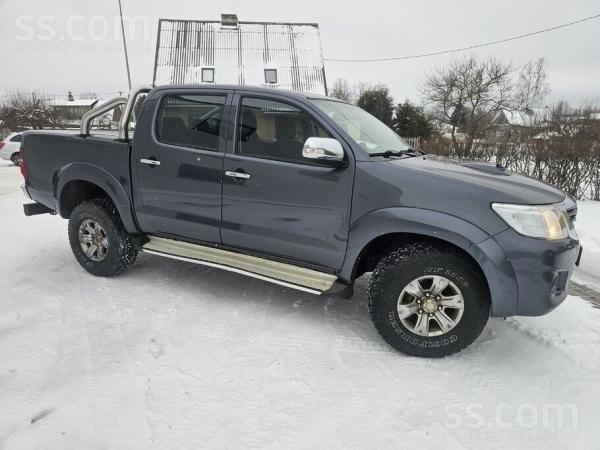 Pelēks Toyota Hilux 2014 Valka, ar dzinēja tilpumu 3.00 L un nobraukumu 370 tūkst. km par 13500 €, foto 1 vietnē AUTOMOTO.COM.LV