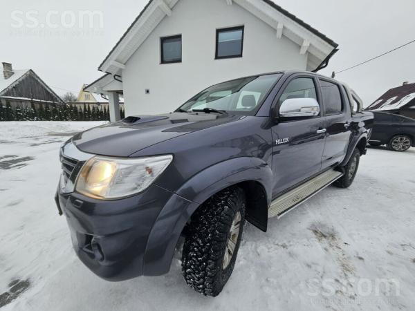 Pelēks Toyota Hilux 2014 Valka, ar dzinēja tilpumu 3.00 L un nobraukumu 370 tūkst. km par 13500 €, foto 5 vietnē AUTOMOTO.COM.LV