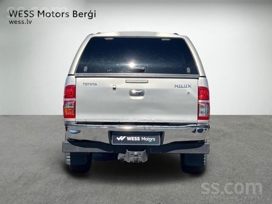 Pelēks Toyota Hilux 2014 Rīga, ar dzinēja tilpumu 3.00 L un nobraukumu 276 tūkst. km par 16990 €, foto 5 vietnē AUTOMOTO.COM.LV